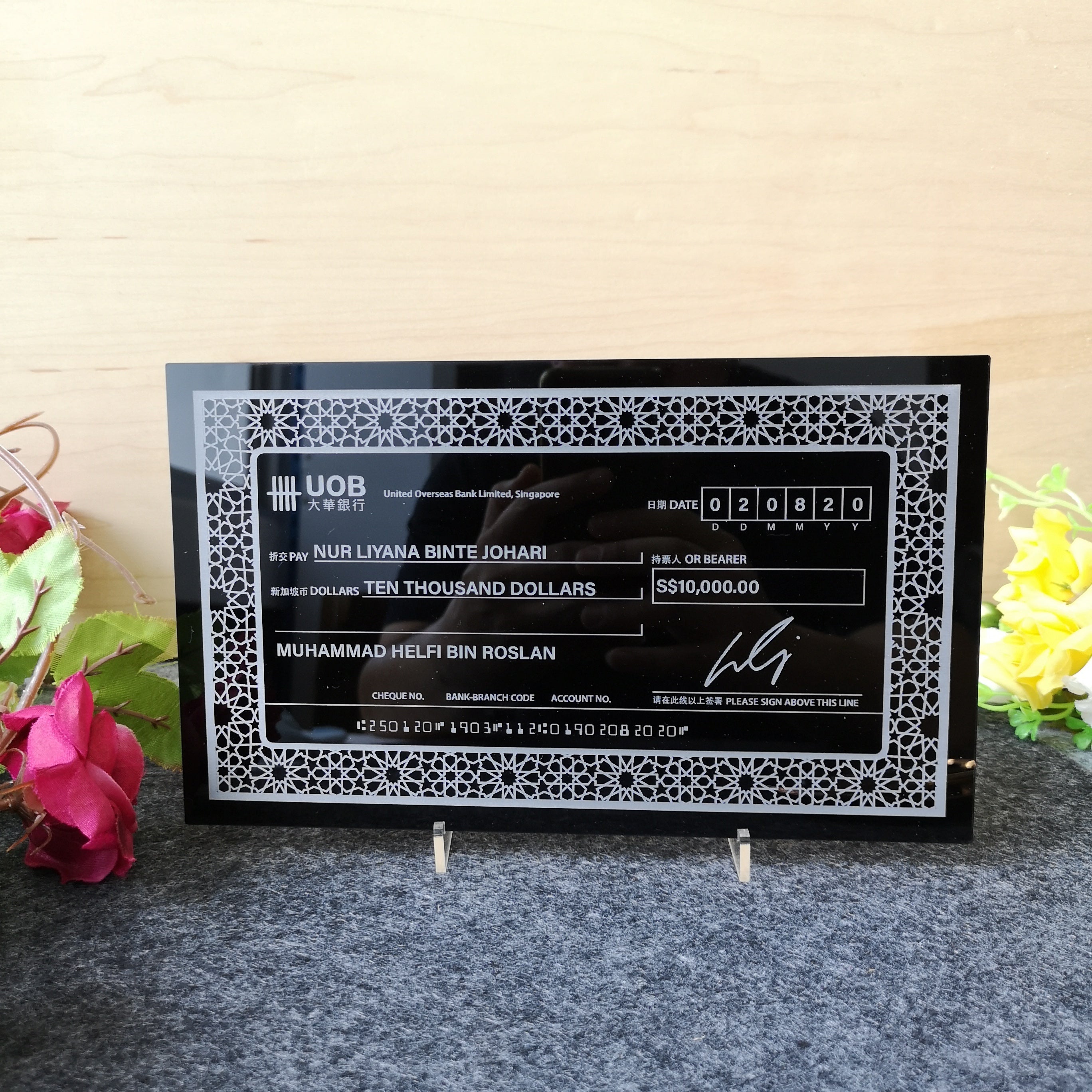 Mock Up Cheque Floral Pattern (Glossy Black Acrylic) – Clik Clok